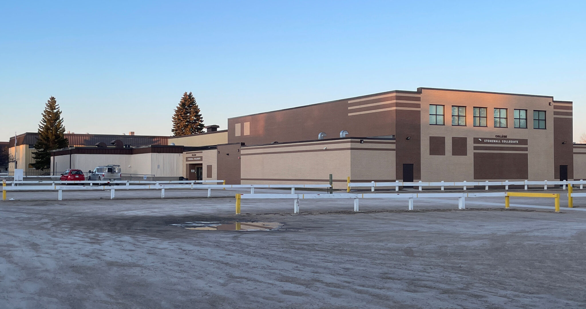 Contact Us | Collège Stonewall Collegiate